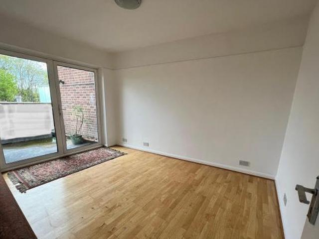 Surbiton, Surrey, 4 Bedroom Maisonette