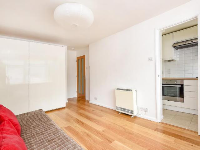 Surbtion, Kingston Upon Thames, KT6 Studio to rent £1,125 pcm £260 pw