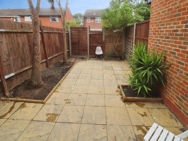 Surlingham Close, London SE28, 1 bed property to rent, £1,450 pcm | PrimeLocation