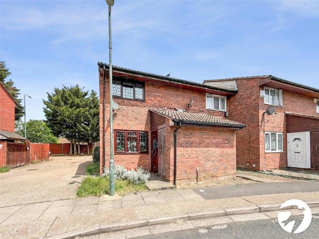 Surlingham Close, London, SE28 2 bed house to rent £1,850 pcm £427 pw