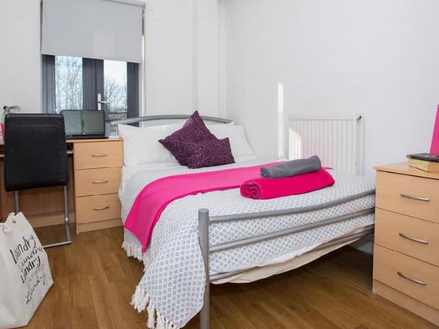 Surrey Quays Landale House, Lower. 1 bed in a house share to rent £1,085 pcm £250 pw