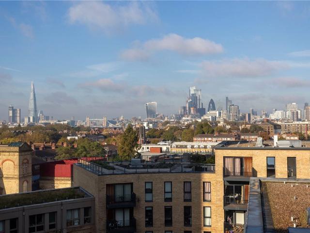 Surrey Quays Road, Canada Water, London SE16, 3 bed flat to rent, £3,000 pcm | PrimeLocation