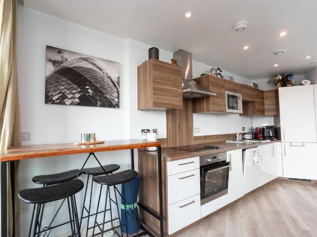 Surrey Quays Road, London, Greater London SE16, 1 bed flat to rent, £2,400 pcm | PrimeLocation
