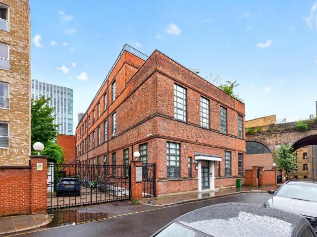 Surrey Row, London, SE1 2 bed apartment to rent £2,600 pcm £600 pw