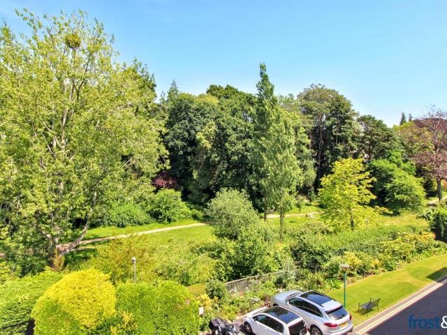 Surrey Road, Westbourne 3 bed apartment to rent £1,550 pcm £358 pw