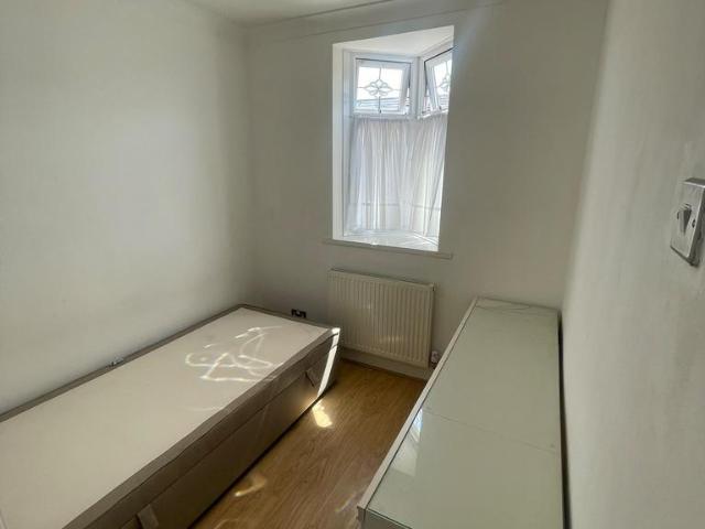 Surrey Road, Dagenham, Essex, RM10 4 bed terraced house to rent £2,700 pcm £623 pw
