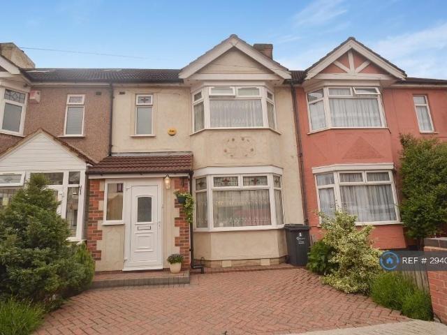 Surrey Road, Dagenham, RM10 4 bed terraced house to rent £2,950 pcm £681 pw