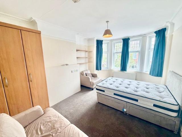 Surrey Road, North Harrow HA1, Room to rent, £700 pcm | PrimeLocation