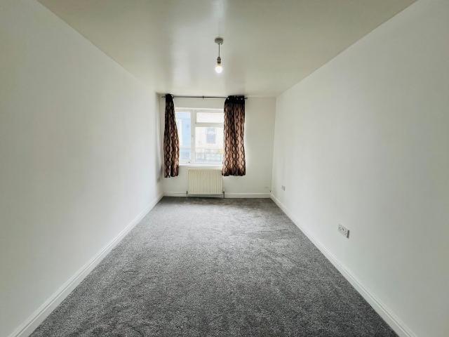 Susans Road, Eastbourne BN21, 3 bed flat to rent, £1,200 pcm | PrimeLocation