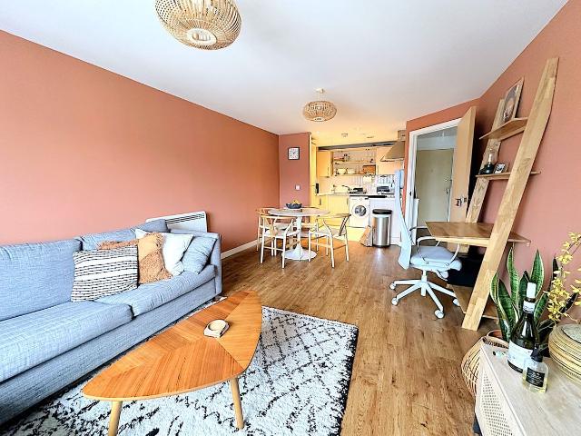 Susans Road, Eastbourne BN21, 2 bed flat to rent, £1,200 pcm | PrimeLocation