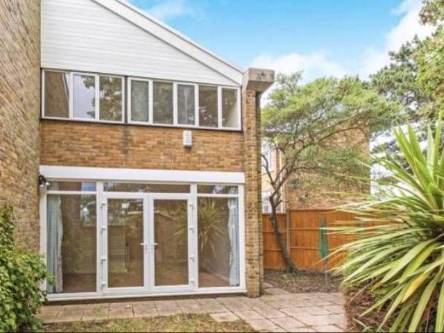 Sussex Close, Slough SL1, 3 bed terraced house to rent, £1,995 pcm | PrimeLocation