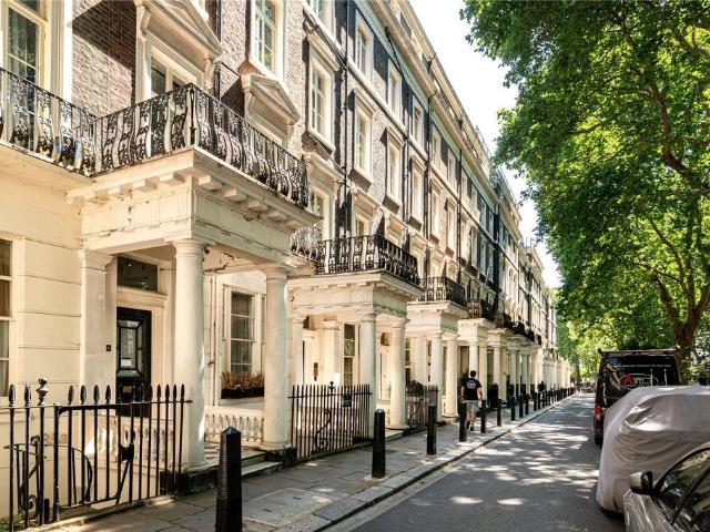 Sussex Gardens, London W2 2 bed apartment to rent £3,000 pcm £692 pw