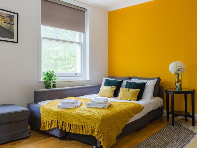 Sussex Gardens, London W2 2 bed apartment to rent £3,033 pcm £700 pw