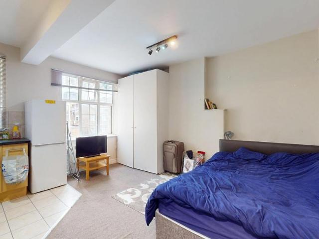 Sussex Gardens, London W2 Studio to rent £2,250 pcm £519 pw