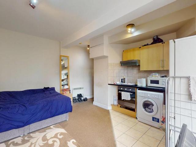 Sussex Gardens, London W2 Studio to rent £2,250 pcm £519 pw