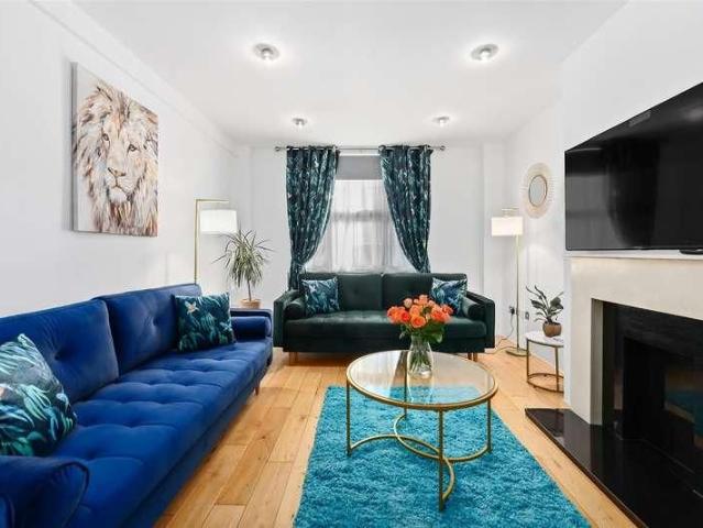 Sussex Gardens, Paddington, W2