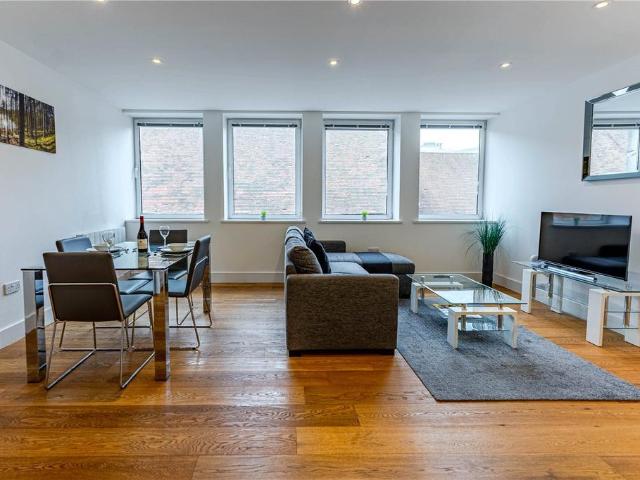 Sussex House, The Forbury, Reading, RG1 1 bed apartment to rent £3,600 pcm £831 pw