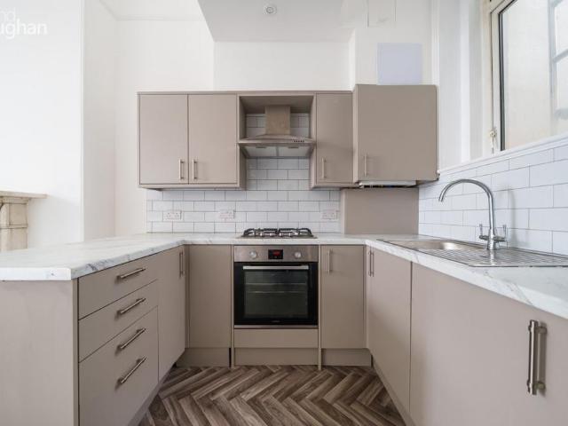 Sussex Square, East Sussex BN2 2 bed flat to rent £1,600 pcm £369 pw