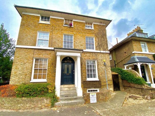 Sussex Place, Slough SL1, 2 bed flat to rent, £1,500 pcm | PrimeLocation