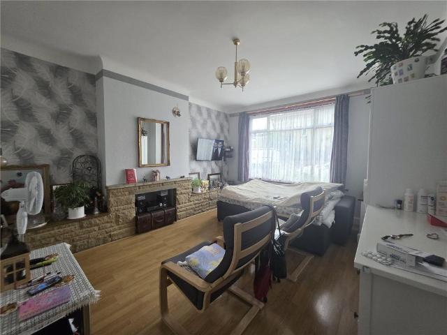 Sussex Road, Harrow, HA1 3 bed semi detached house to rent £2,300 pcm £531 pw