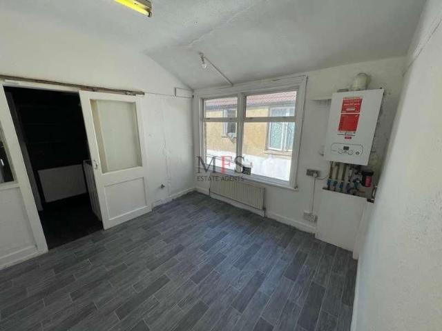 Sussex Road, Southall, UB2