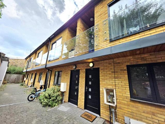 Sussex Way, Archway, N19 4 bed terraced house to rent £4,200 pcm £969 pw