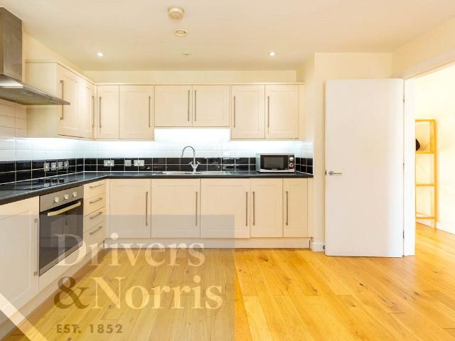 Sussex Way, Holloway, Islington, London N7, 2 bed flat to rent, £2,450 pcm | PrimeLocation