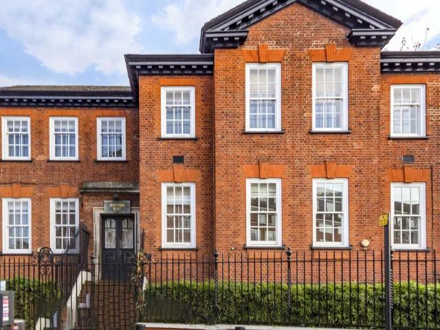 Sutton Court Road, London W4 2 bed flat to rent £3,400 pcm £785 pw