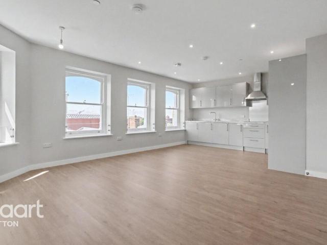 Sutton Court Road, Sutton 3 bed apartment to rent £2,000 pcm £462 pw