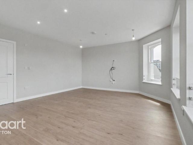 Sutton Court Road, Sutton 3 bed apartment to rent £2,000 pcm £462 pw