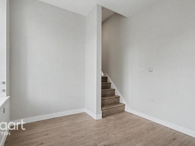 Sutton Court Road, SUTTON 1 bed apartment to rent £1,600 pcm £369 pw