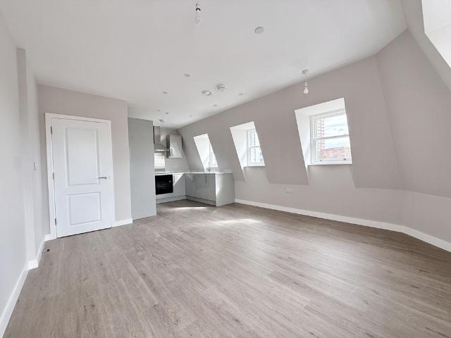 Sutton Court Road, Sutton 1 bed apartment to rent £1,650 pcm £381 pw