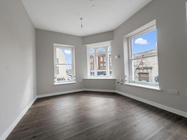 Sutton Court Road, Sutton 1 bed apartment to rent £1,650 pcm £381 pw