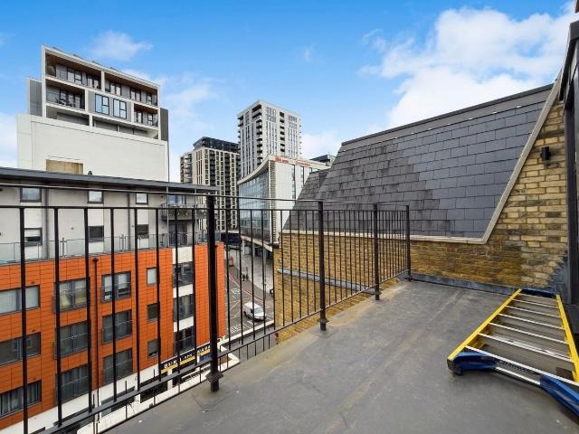 Sutton Court Road, Sutton SM1, 1 bed flat to rent, £1,575 pcm | PrimeLocation