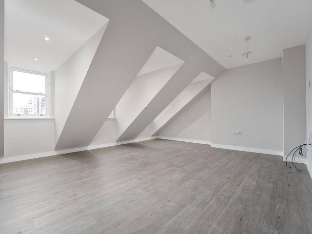 Sutton Court Road, Sutton SM1, 1 bed flat to rent, £1,575 pcm | PrimeLocation