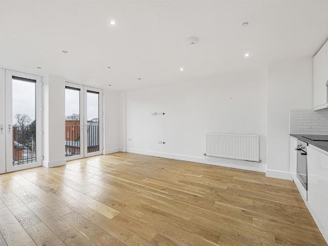 Sutton Court Road, Sutton SM1, 2 bed flat to rent, £1,850 pcm | PrimeLocation