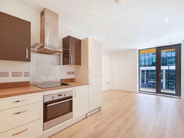 Sutton Court Road, Sutton, Surrey SM1, 2 bed flat to rent, £1,900 pcm | PrimeLocation