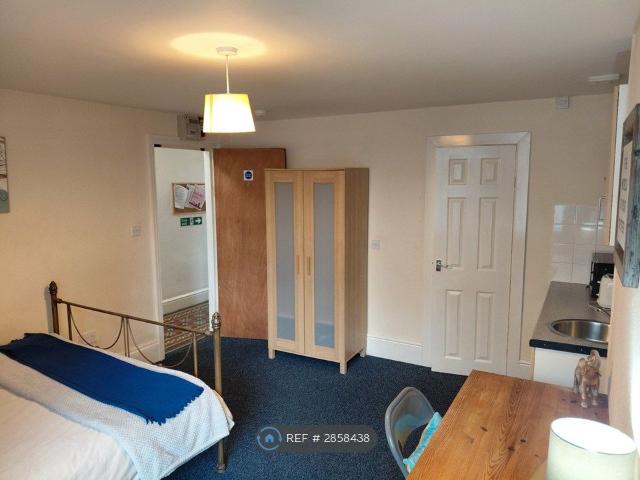 Sutton Coldfield, Sutton Coldfiled B73, Room to rent, £665 pcm | PrimeLocation