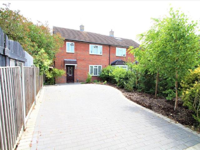 Sutton Close, Loughton 3 bed semi detached house to rent £2,250 pcm £519 pw