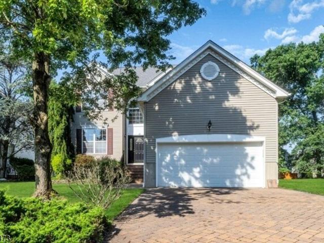 Sutton Ct, Bridgewater Twp, Home For Sale