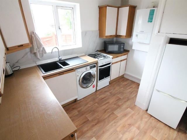 Sutton Lane, Hounslow TW3, 2 bed flat to rent, £1,695 pcm | PrimeLocation