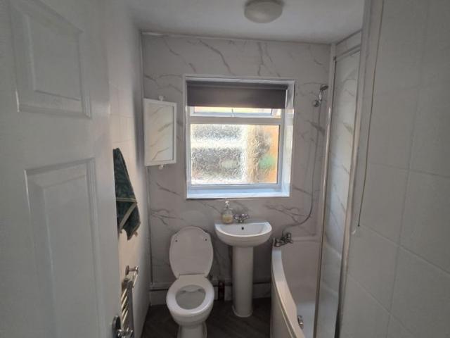 Sutton Lane, Hounslow TW3, 2 bed flat to rent, £1,750 pcm | PrimeLocation