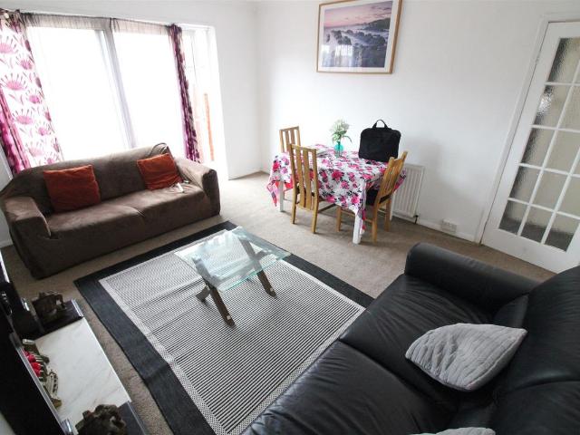 Sutton Lane, Hounslow TW3, 2 bed flat to rent, £1,800 pcm | PrimeLocation
