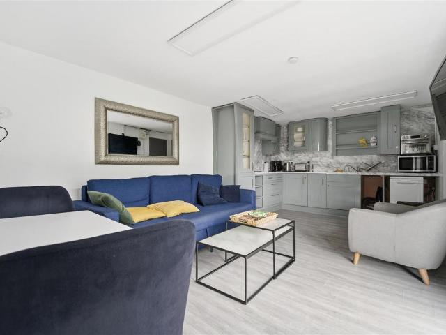 Sutton Lane, Slough SL3 2 bed apartment to rent £1,800 pcm £415 pw