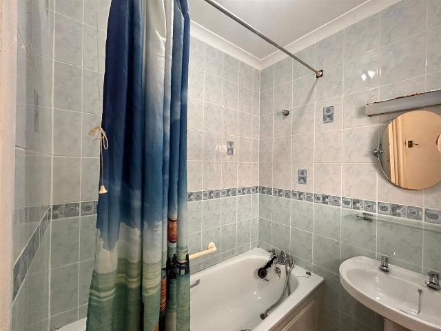 Sutton Lane, Slough SL3, 2 bed property to rent, £1,700 pcm | PrimeLocation