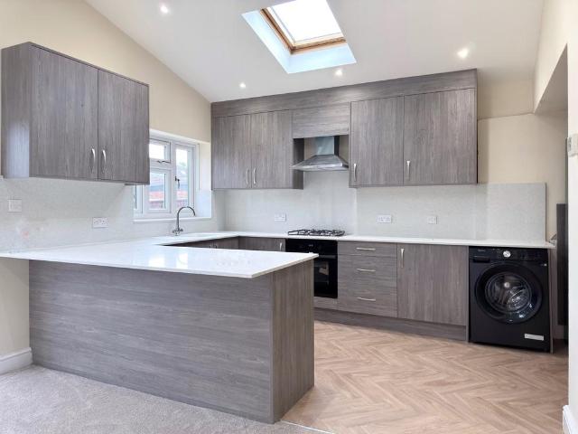 Sutton Square, Hounslow, Middlesex, TW5 6 bed semi detached house to rent £4,000 pcm £923 pw