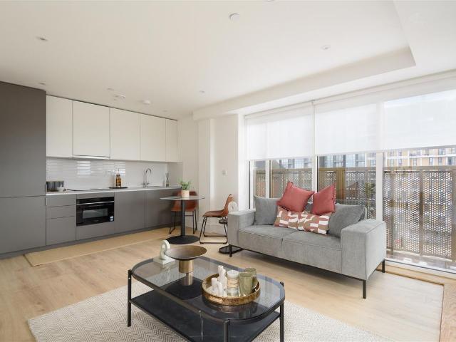 Sutton Park House, Carshalton Rd  Sutton SM1, 1 bed flat to rent, £1,800 pcm | PrimeLocation