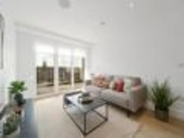 Sutton Park House, Carshalton Road, Sutton SM1, 1 bed flat to rent, £1,800 pcm | PrimeLocation