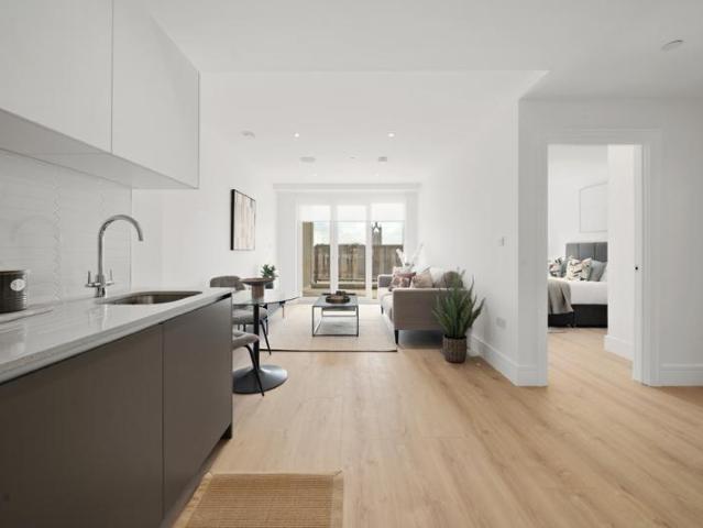 Sutton Park House SM1 1 bed flat to rent £1,850 pcm £427 pw