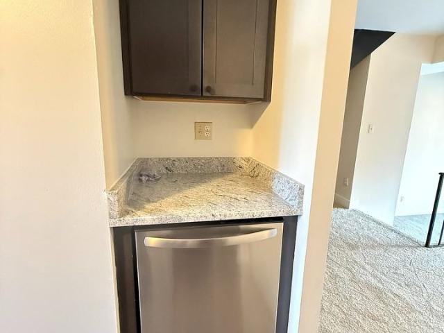 Sutton Place Apartments and Townhomes 1 Bedroom Apartment for Rent at 1132 Deliquia Dr, Cincinnati, OH 45230 Mount Washington